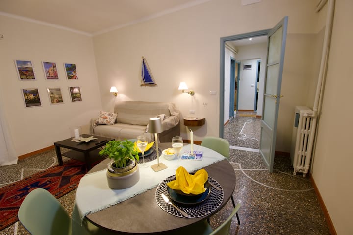 House At Ferrari Plaza - 熱拿亞