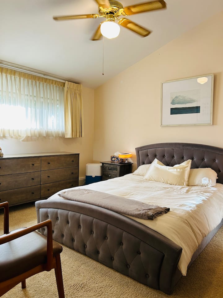 Spring Retreat! Roomy Bedroom With Private Bath - Littleton, CO