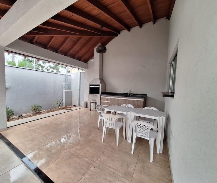 Casa - 3 Quartos Com Ar, 2 Garagens, 2 Banheiros - Campo Grande