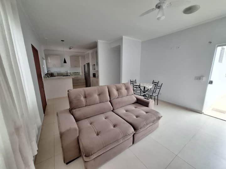 Casa - 3 Quartos - 2 Banheiros - Bairro Tiradentes - Campo Grande