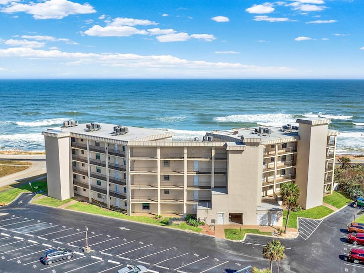 Oceanfront 3br/2ba Condo W/pool - Ormond Beach, FL