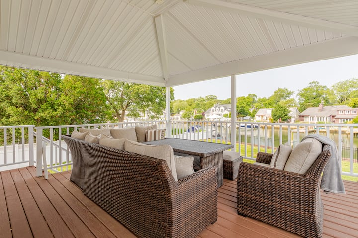 Waterfront Retreat With Spa & Deck - Massapequa, NY