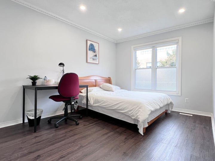 Weekly Off, Parking, Private Living Room & Bath! - マーカム