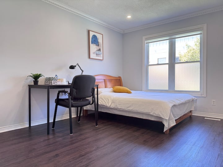 Weekly Off, Parking, Private Living Room & Bath! - Markham, Canada