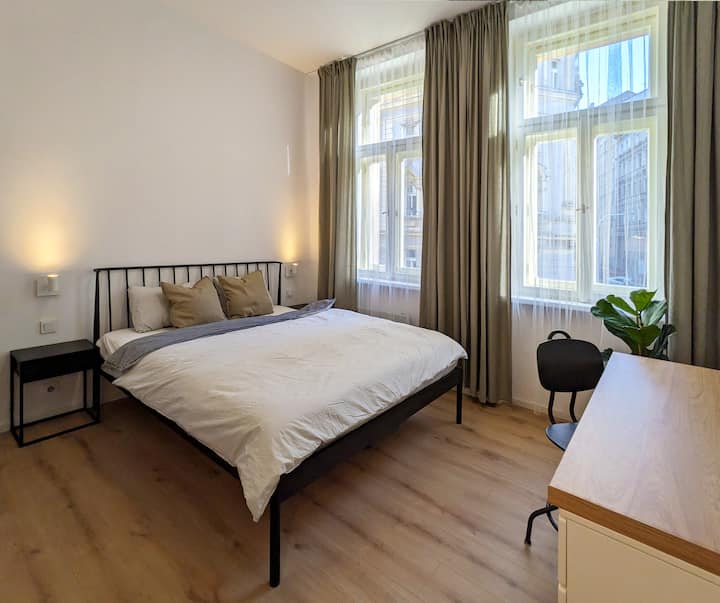 Typical Tiny ŽIžkov Apartment - Praga