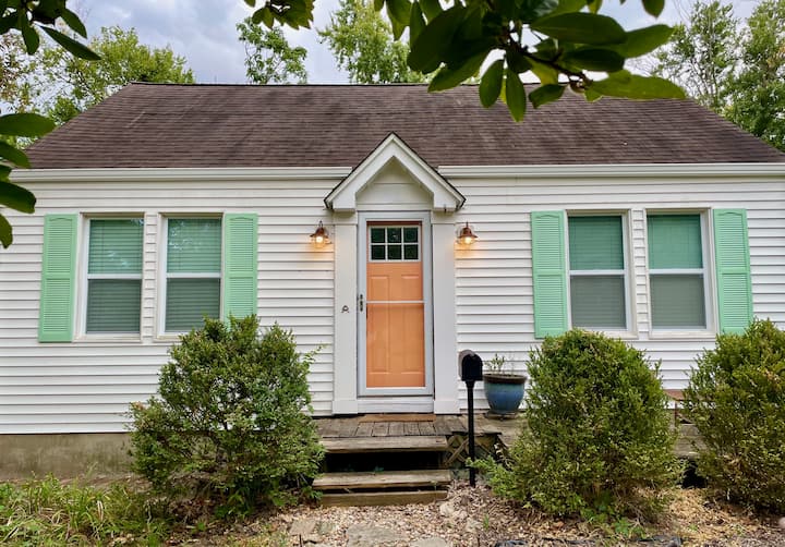 Centrally Located Charmer - Columbia, MO