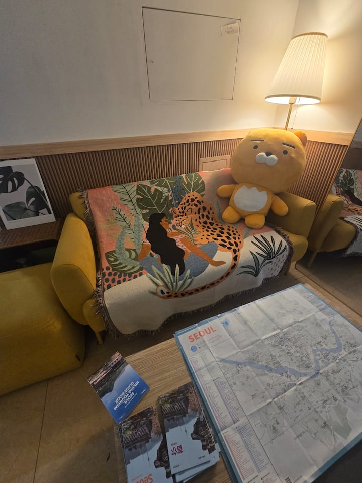 집같은|전용욕실|공항버스,지하철 5분|명동·동대문·성수·홍대20~35분|무료 건조기생수라면 - South Korea