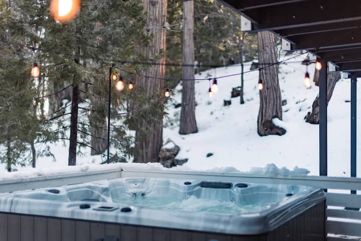 Designer W/ Hot Tub, Pool Table, Private Decks - Lake Gregory Regional Park, CA
