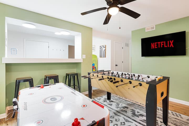 Summer Special: Game Room, Hot Tub & Views! - Maggie Valley, NC