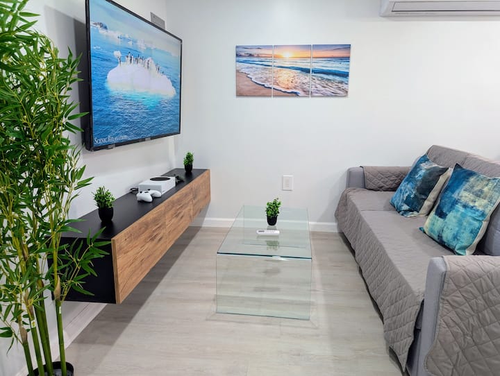 Luxury 1br Bsmnt Suite W/ Backyard! Parking Nearby - Jersey City, NJ