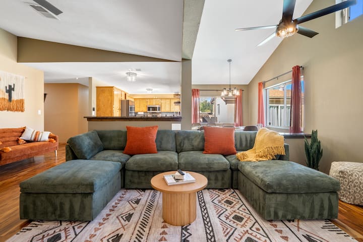 King Bed | Modern Family Retreat | Private Casita - Albuquerque, NM