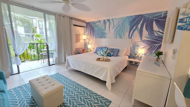 Fresh & Airy Ocean-view Apt In Coral Beach Cond. - The Bahamas
