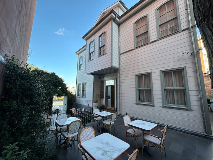 Double Room In Kadikoy Center | Va Mansion - Istanbul