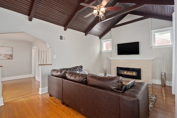 Spacious Duplex - Kirkwood, MO