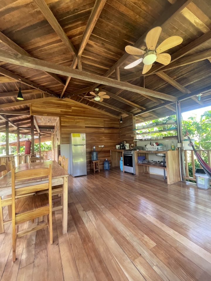 Tropical Vibe Home | Pool | Walk To Beach & Dining - Punta Uva