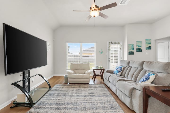 Modern Comforts Cruisers Landing - Texas City, TX