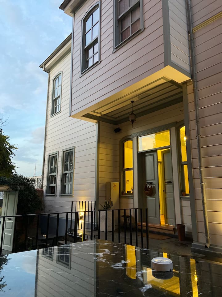 Central Penthouse Room In Kadikoy | Va Mansion - İstanbul