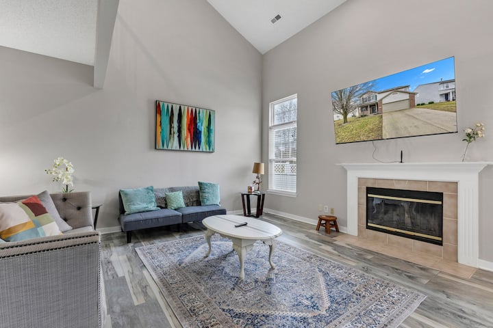 Beautiful 3 Bd Home In Fishers With Ev Charger - Fishers, IN
