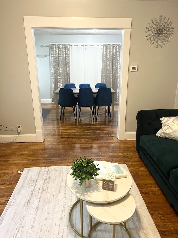 Entire 3 Bedroom Apartment - Springfield, MA