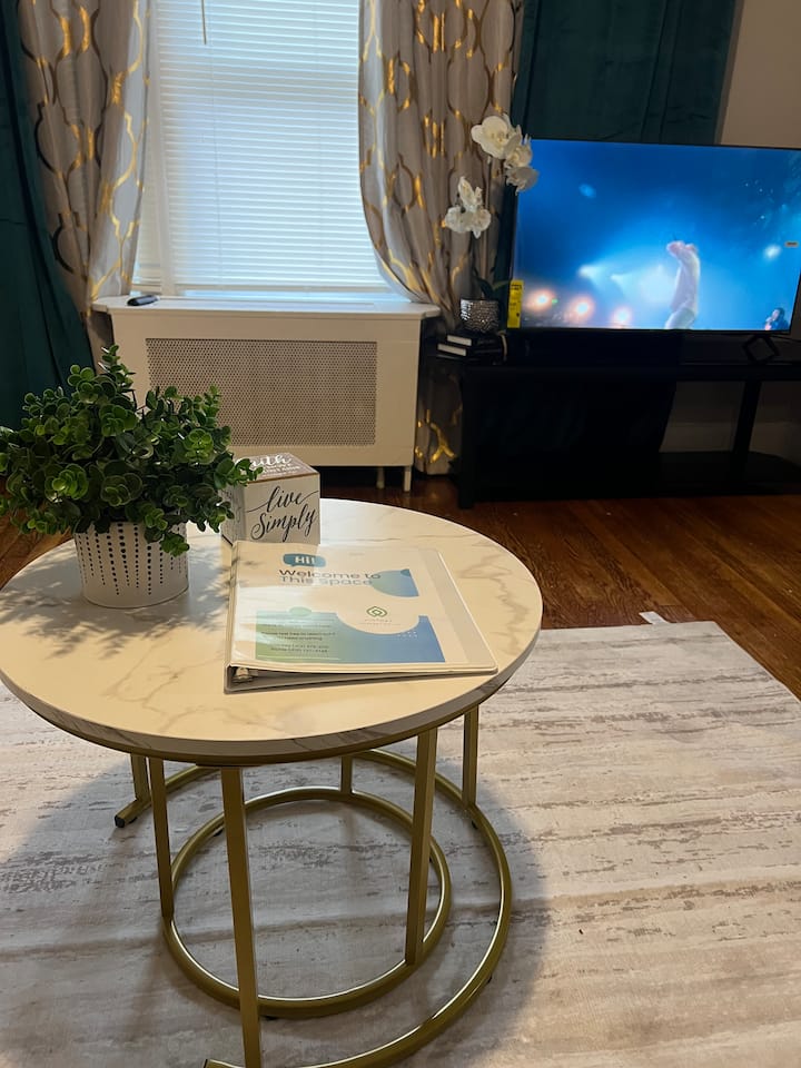 Entire 3 Bedroom Apartment - New England