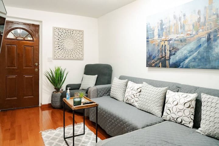 Beautiful 2 Bedroom 2 Bath Apartment - New York