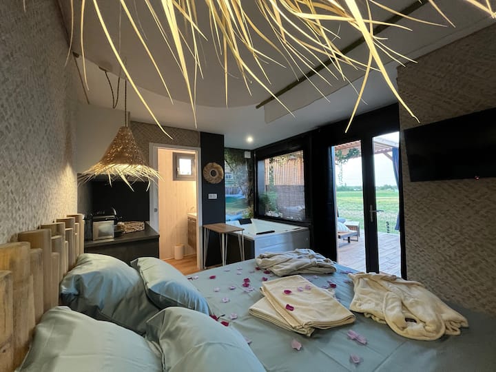 Glamour Tinyhouse
Baignoire Balnéo  Terrasse Clim - Spanje
