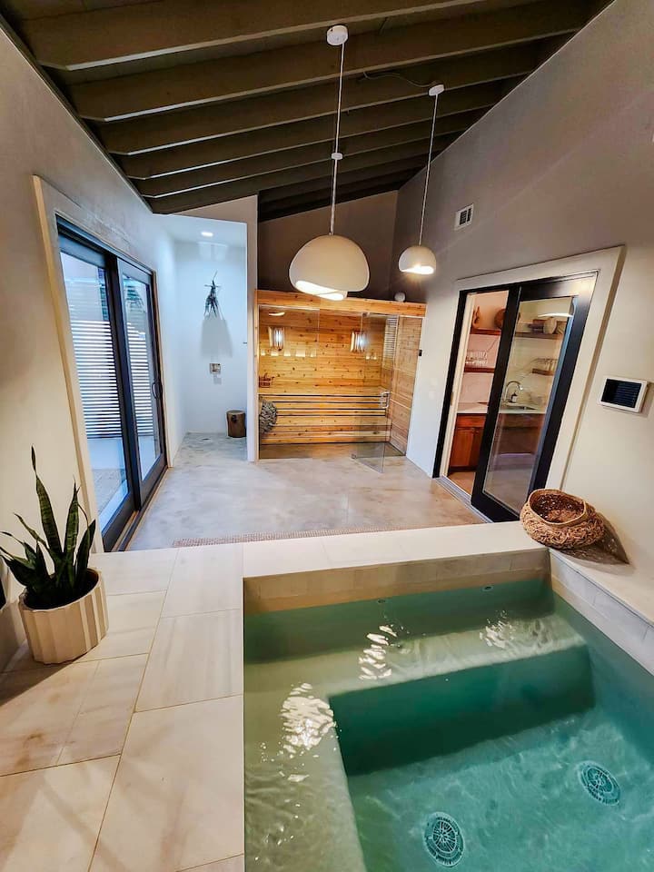 New! Balance- Private Hot Tub, Sauna, Gym, Hiking - Medicine Park Aquarium and Natural Sciences Center