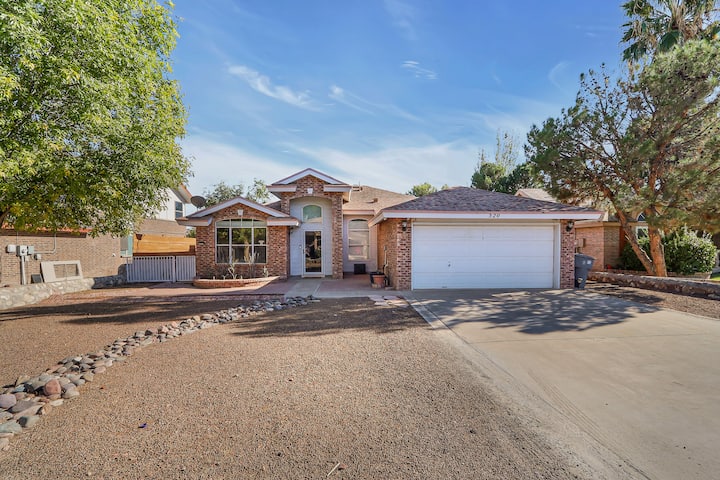 Sunkissed Retreat: 4 Beds 2 Baths. Pets Ok. - Santa Teresa, NM