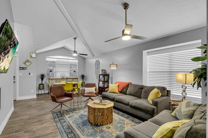 Sunkissed Retreat: 4 Beds 2 Baths. Pets Ok. - Franklin Mountains State Park, El Paso