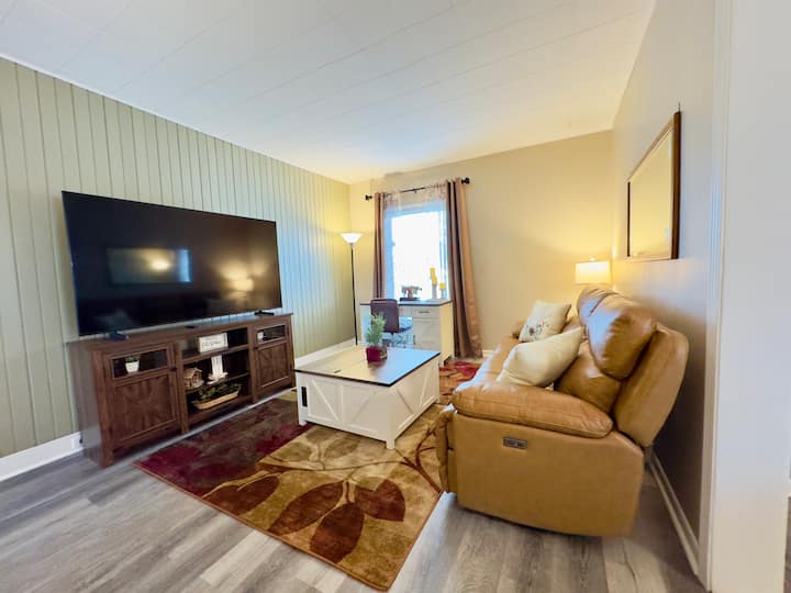 Cozy Apartment, Free Parking - Illinois