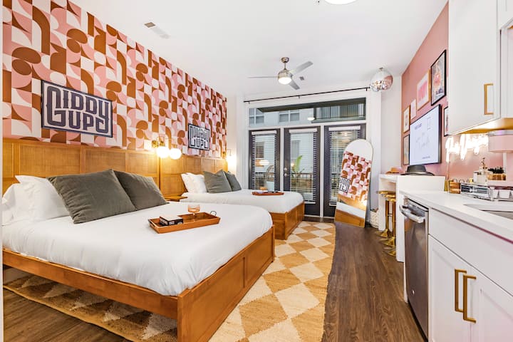 Saddle Society: Steps From Broadway + Free Parking - Nashville, TN
