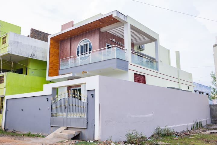 Vista Bella: Stylish Duplex W/balcony & Privacy - Puducherry