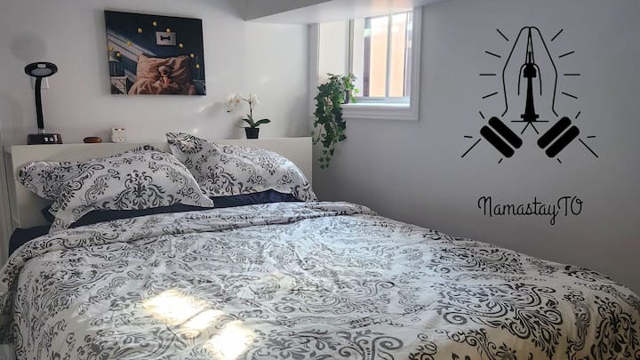 Ttc Station; Big & Cozy Private Rm W/attached Bath - Toronto