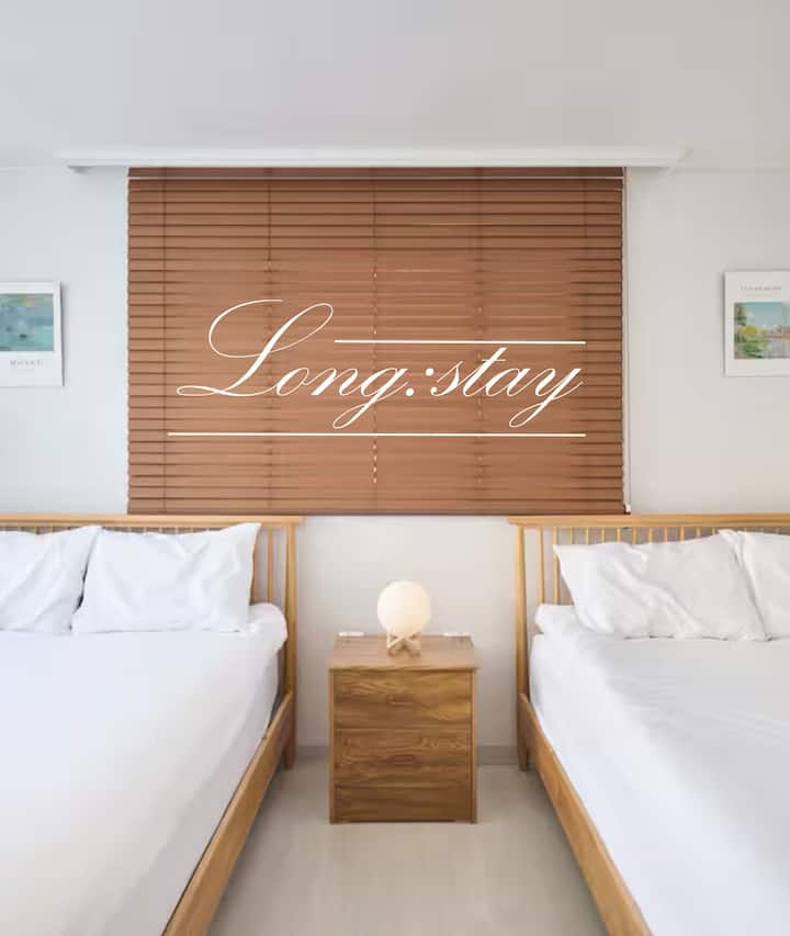 [Longstay]주차가능,소음걱정x,김포공항5분,넓은거실, 최대8인가능 - 사우동