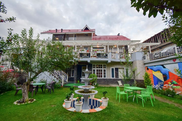 Swiss Cottage 4 Bhk- Parking+power Back-up+garden - Manali