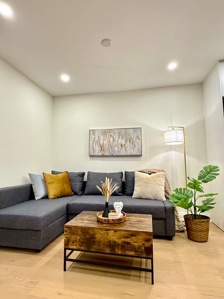 Entire Unit Stylish Renovated 2br Trinity Bellwood - Toronto