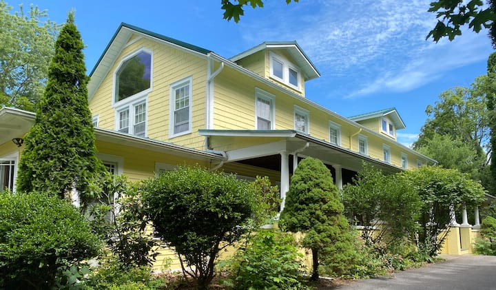 Hollykiss House Hudson Valley Full House - Hudson, NY