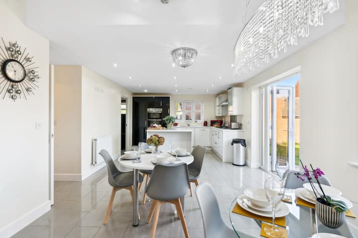 5br Leicestershire Stay • Garden - Hinckley