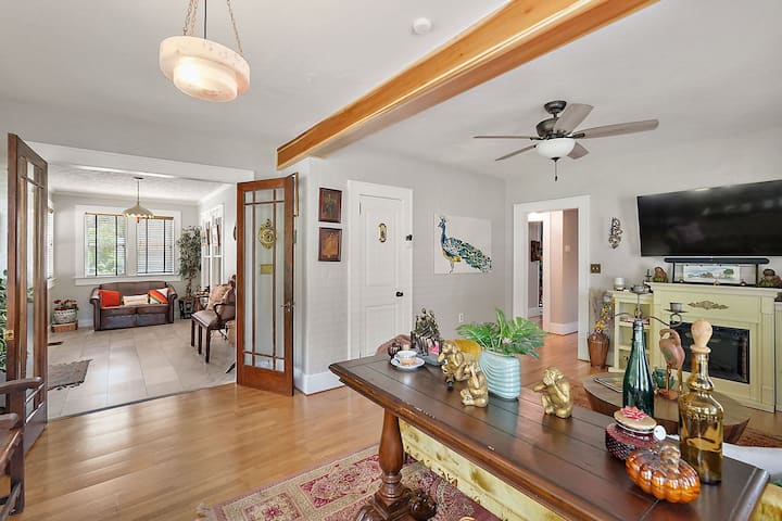 Vintage Luxe | 4 Beds |  8min Walk To Dt! 5 Stars - Mount Dora, FL