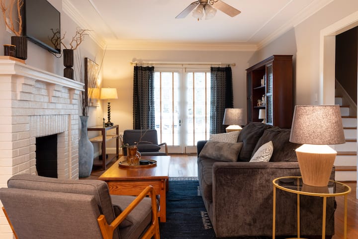 The Station: Fast Wifi And A Christmas Tree! - Greensboro, NC