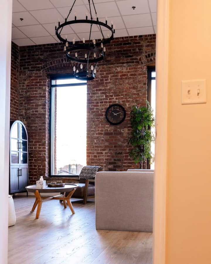 Comfort Meets Luxury In This City Condo! - Lexington, KY