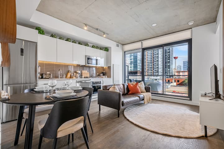 Calgary Tower View | Central Dt | Gym - Calgary