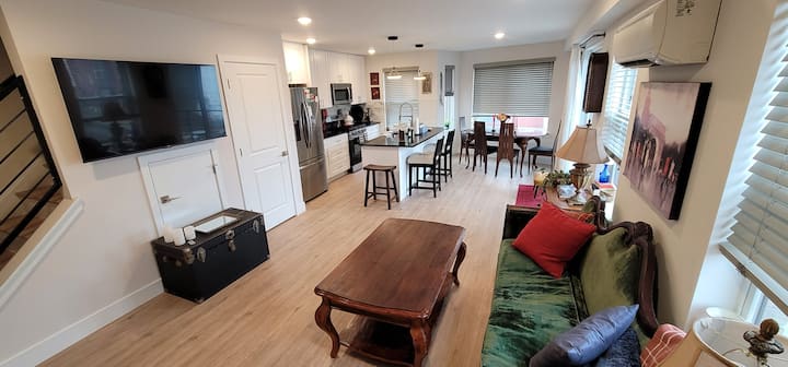Spacious Home - Private Roofdeck & Balconies - East Oak Lane – Philadelphia