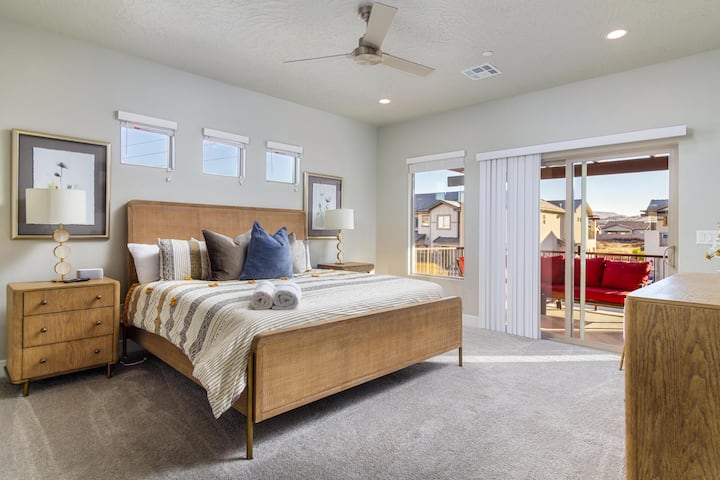 Hurricane Ut: Sleeps 19, Private Hot Tub, Resort - Hurricane