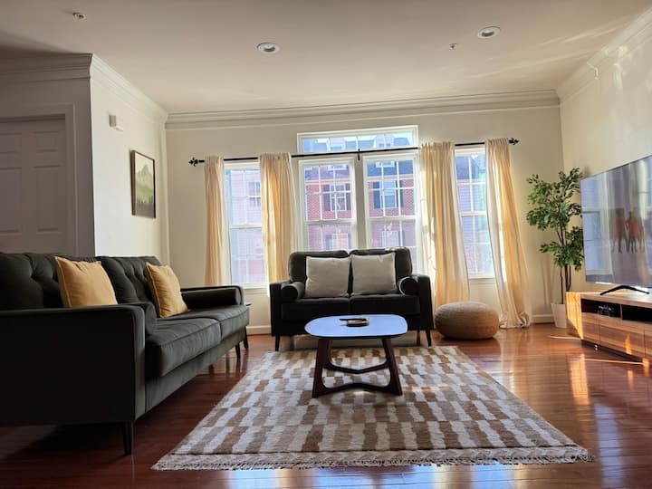 Spacious Townhome W/ Great Patio - Highland, MD