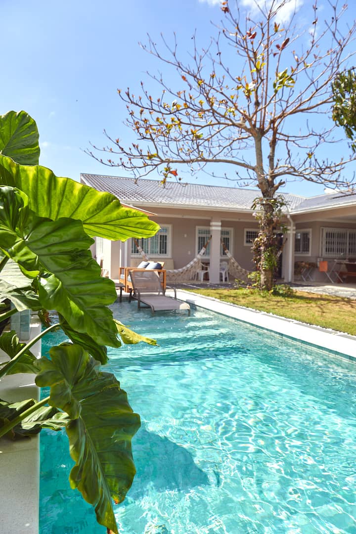 Piscina Aquecida/jacuzzi Na Daniela 350m Da Praia - Florianópolis
