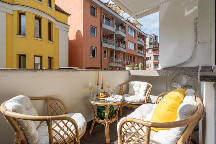 · Colorful In Old City Centre · - Sofía