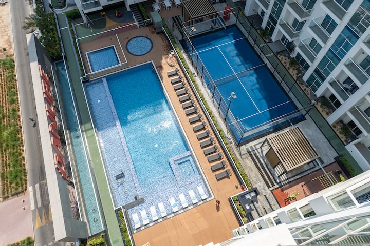 Vogue | Spacious With Private Pool | Metro Access - Dubai