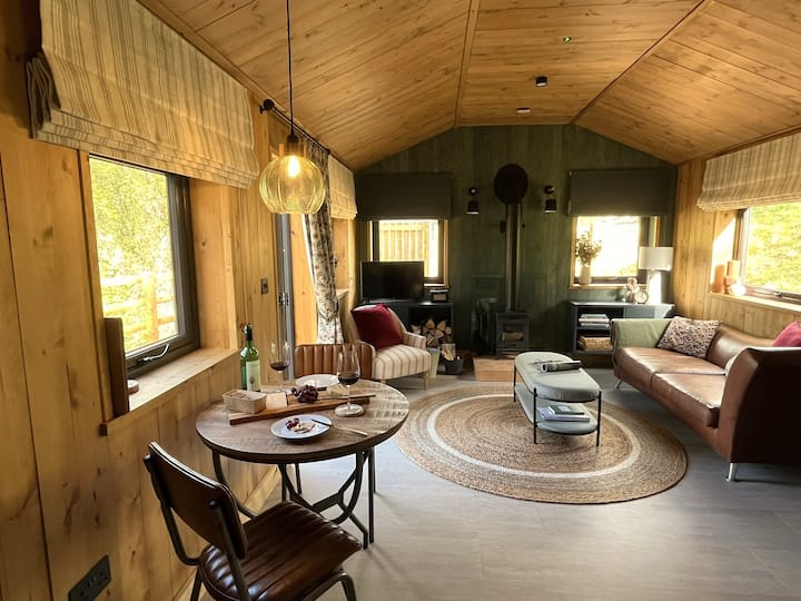 * New Oct 24* The Cabin @ Atlow Mill With Hot Tub - Derbyshire