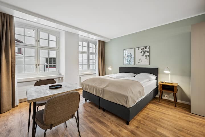 Limehome Basel Münzgasse | Suite - Basel